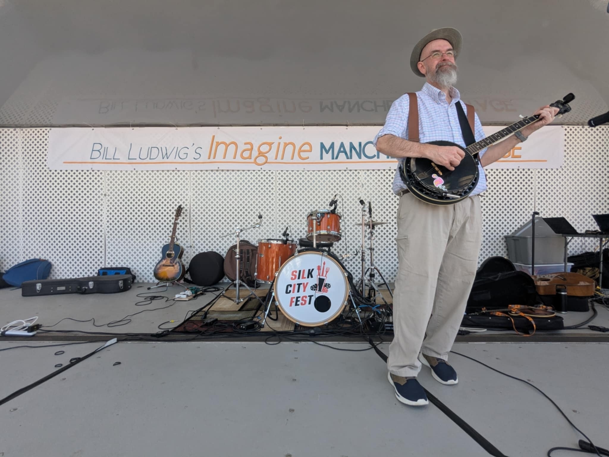Troubadour Bill Ludwig at the January PVFS Song and Story Swap ...